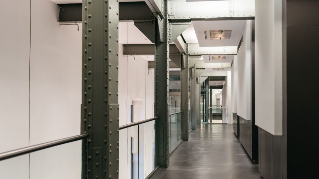 Custom steel columns fabrication. Structural steel in Chicago